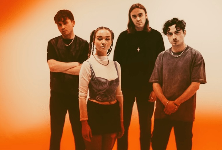 Dead Pony lanzan single "Rainbows"